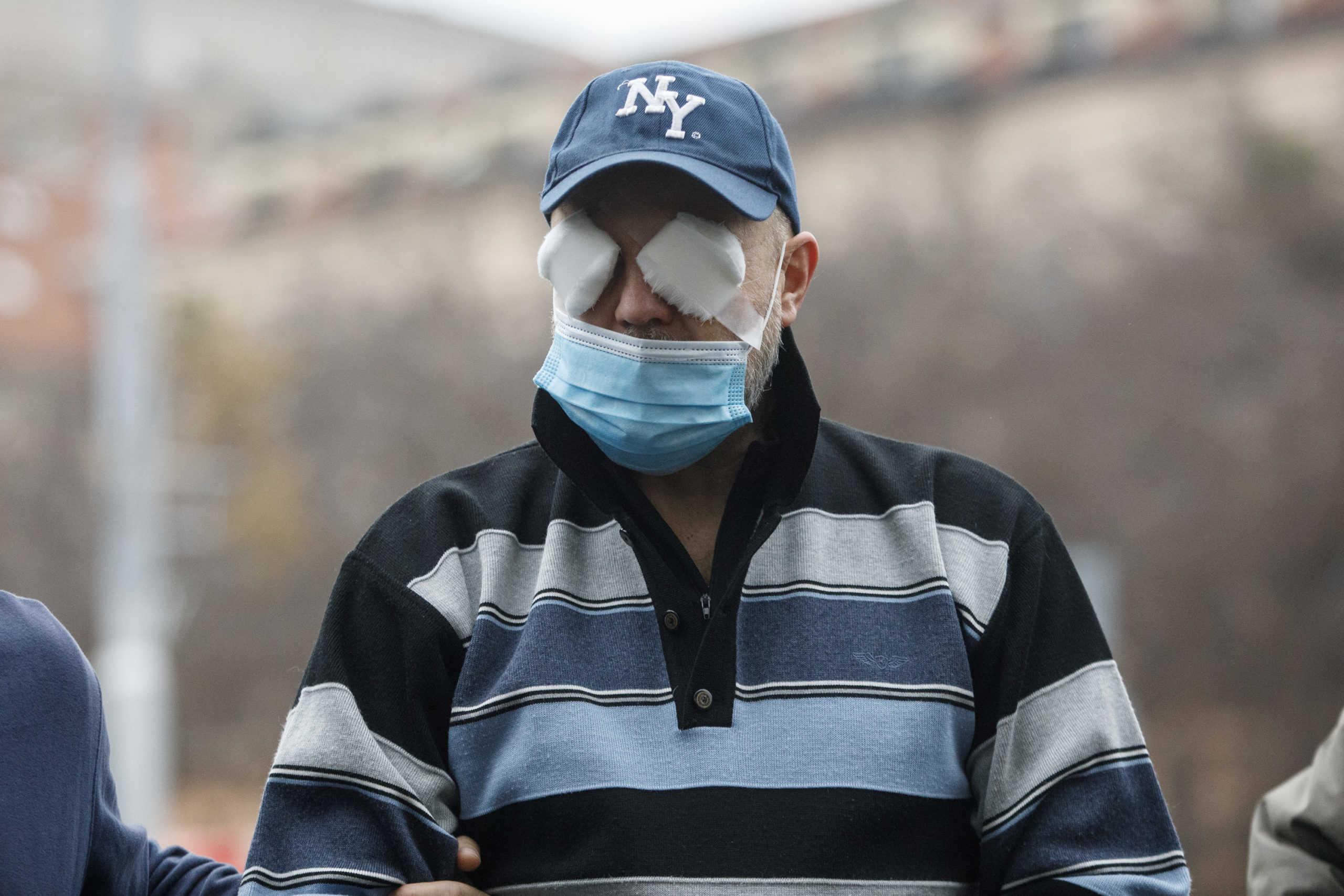 Na súd prišiel so zalepenými očami. Pavol Rusko ide do väzby - Správy STVR