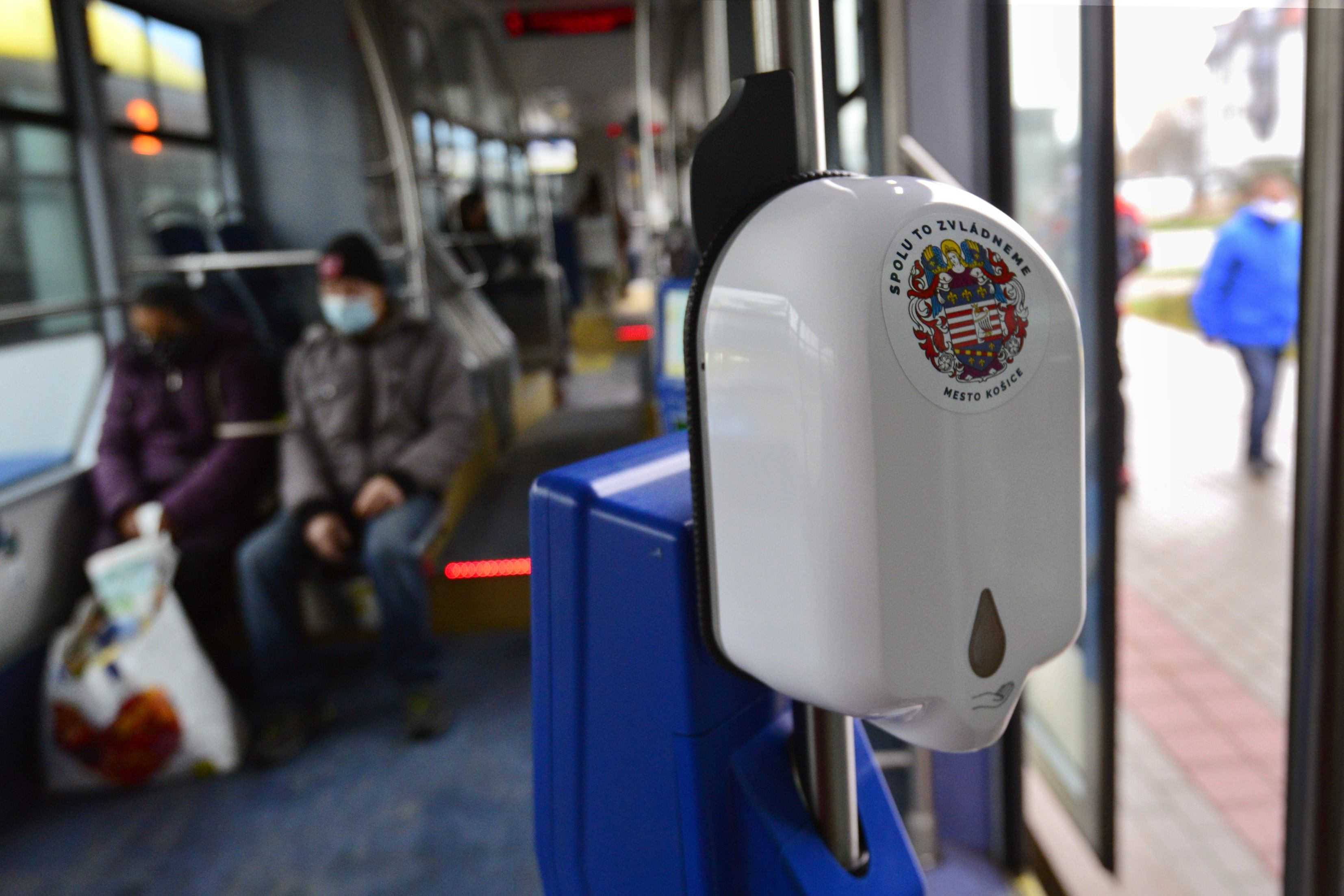 Po úzkom kontakte s pozitívnym sa izolujte, nie hneď testujte ...