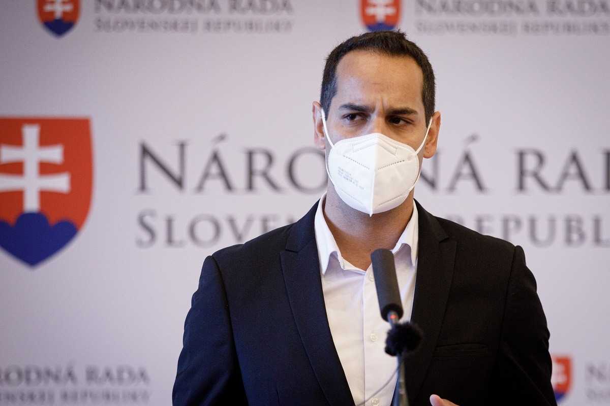 Herák už od pondelka nie je poslancom národnej rady - Správy STVR