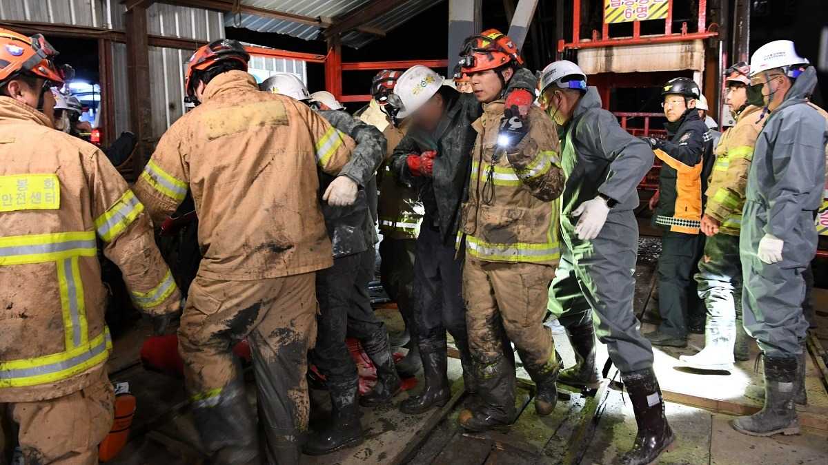 V Kórei vyslobodili dvoch uviaznutých baníkov- Správy STVR