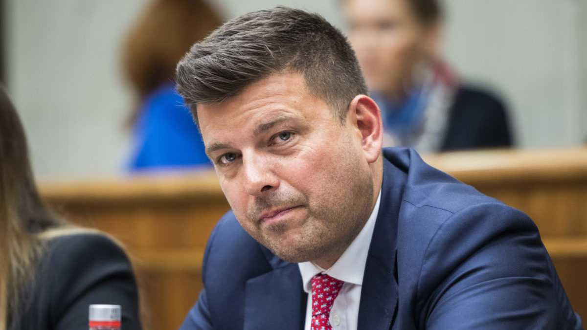 Polícia obvinila poslanca národnej rady - Správy STVR