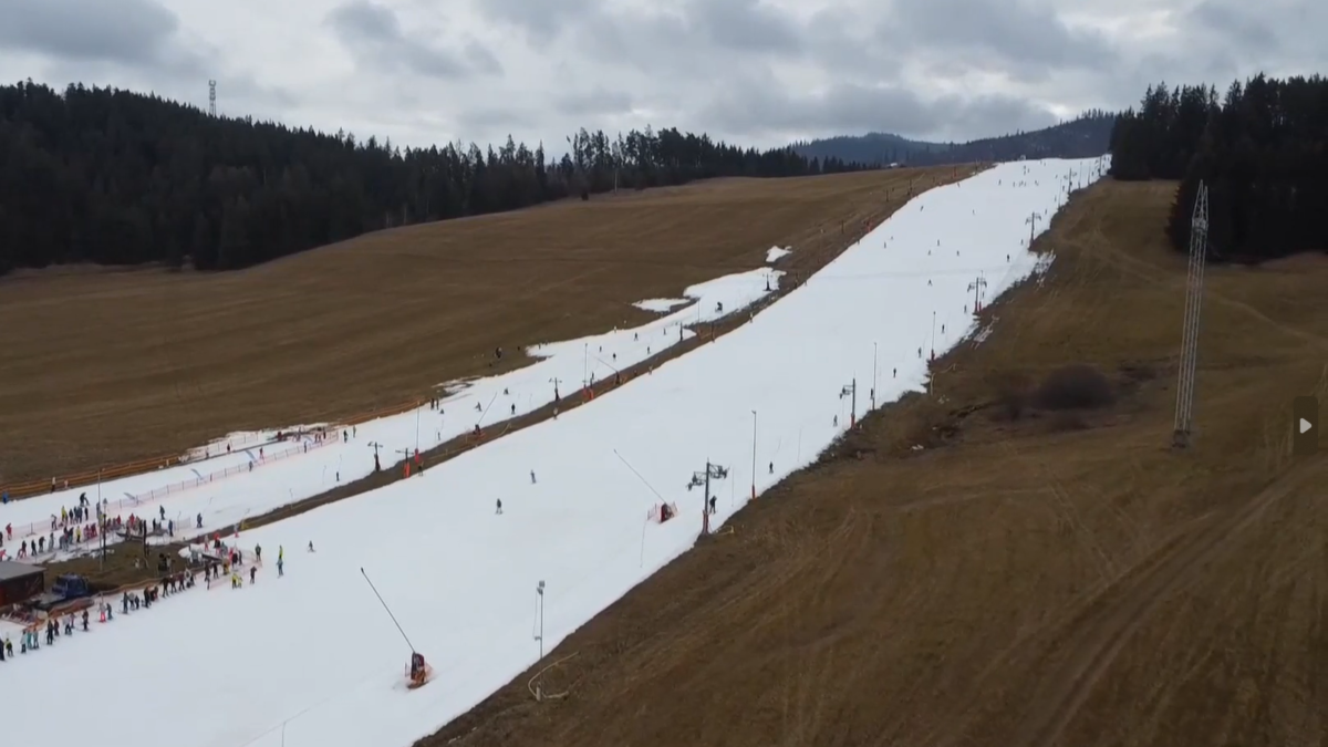 Niektoré lyžiarske strediská dočasne zatvorili alebo obmedzili prevádzku - Správy STVR