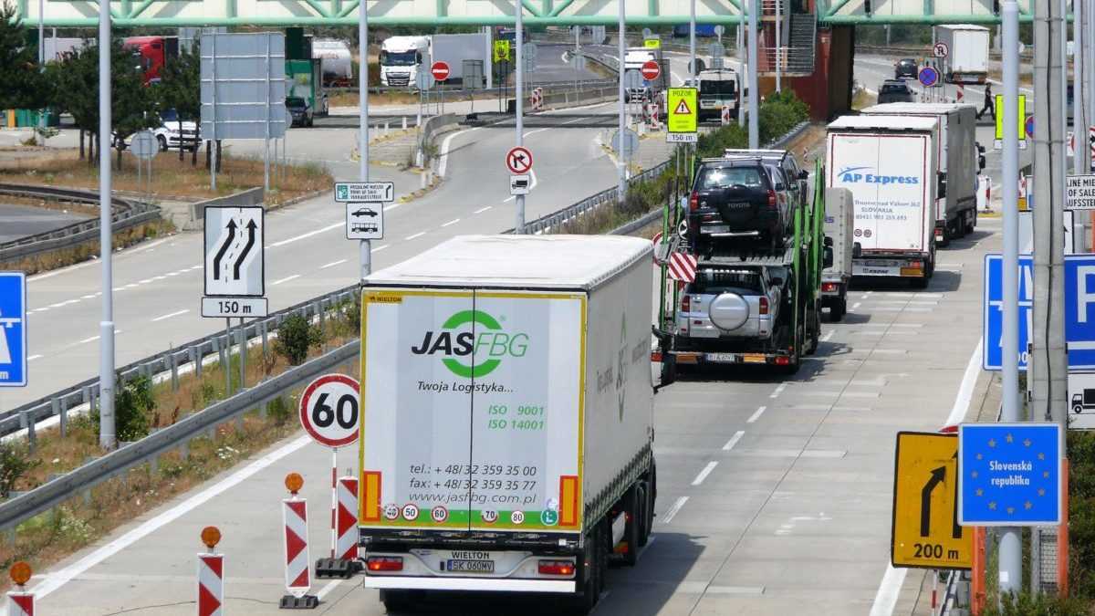 Kontroly na hraniciach sa dočasne obnovia - Správy STVR