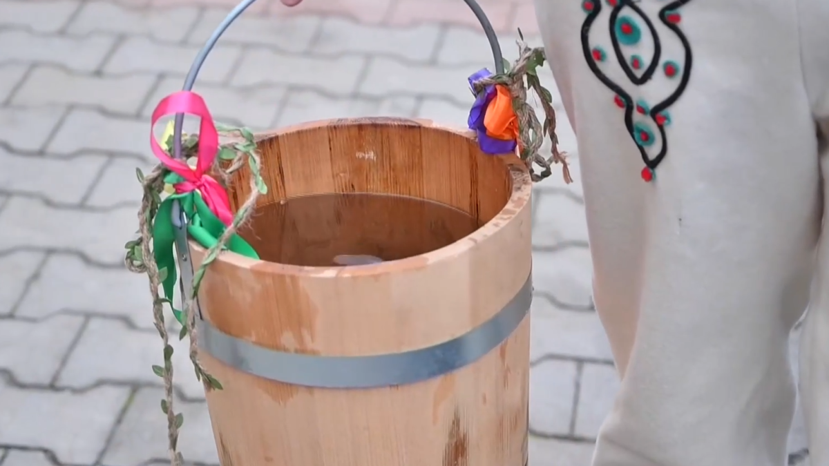 Veľkonočné sviatky vyvrcholili tradičnou oblievačkou a šibačkou ...