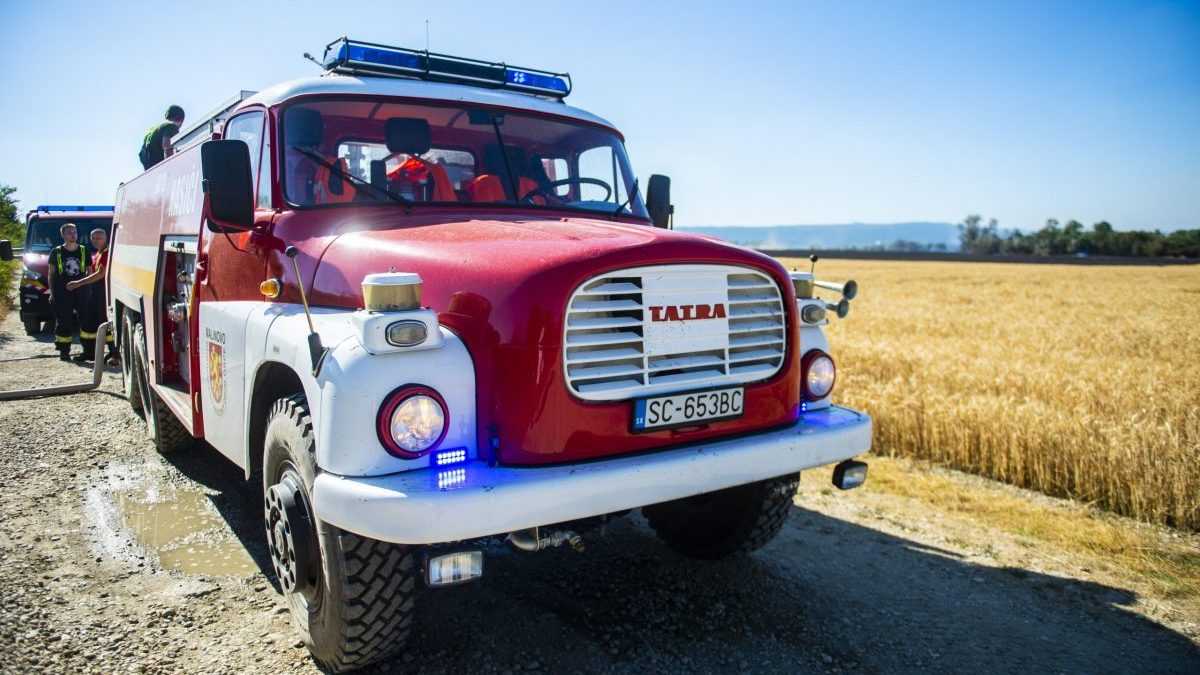 Hasič zlikvidovali požiar poľa pri Bratislave - Správy STVR