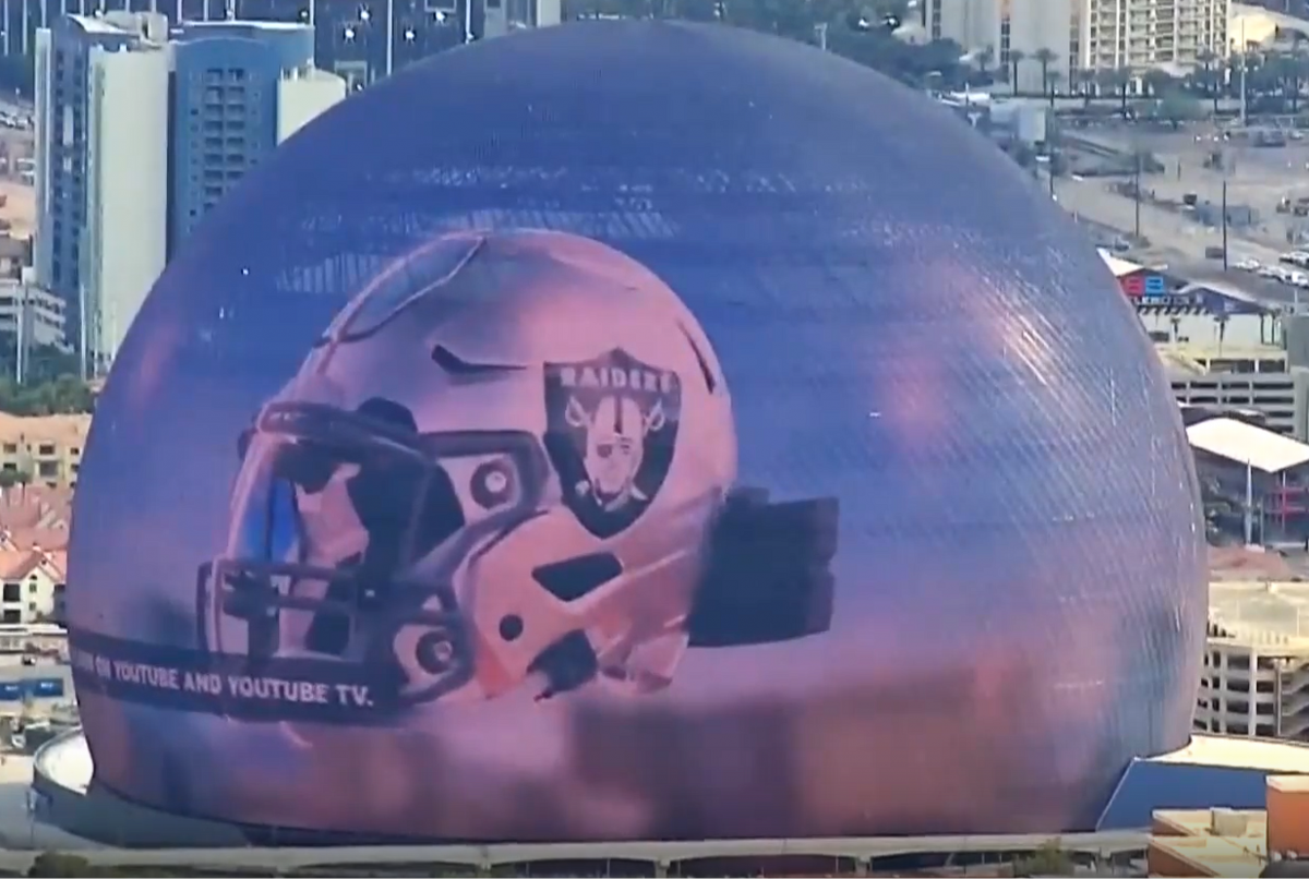 V Las Vegas vyrástla jedinečná budova. Je veľká ako štyri futbalové ...