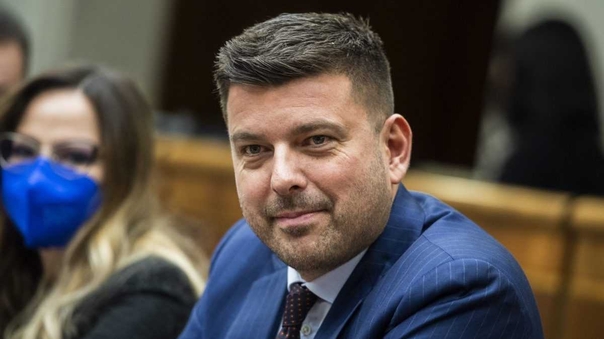 Exposlanec M. Borguľa neuspel s paragrafom 363 - Správy STVR