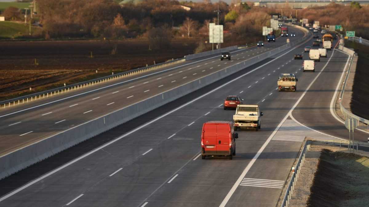 Odhadovaná cena sa výstavbu D1 Turany - Hubová je miliarda eur - Správy ...