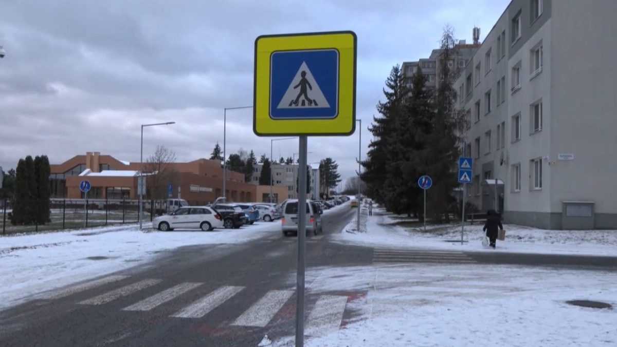 V Žiari nad Hronom zrazilo auto dve deti - Správy STVR