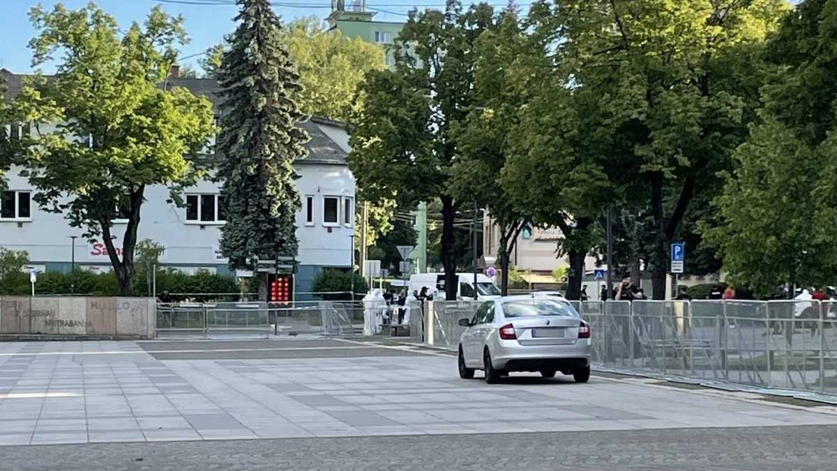 Handlová sa spamätáva z atentátu na premiéra R. Fica - Správy STVR