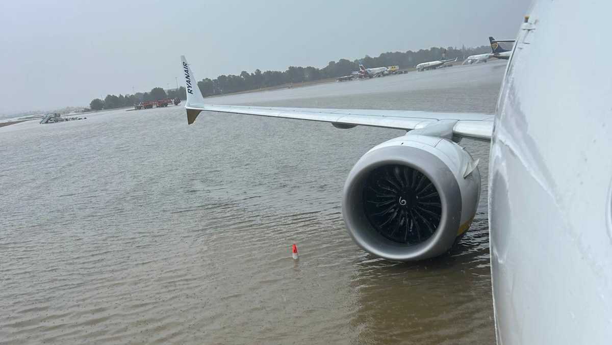 VIDEO: Letisko na Malorke zasiahla výdatná búrka - Správy STVR