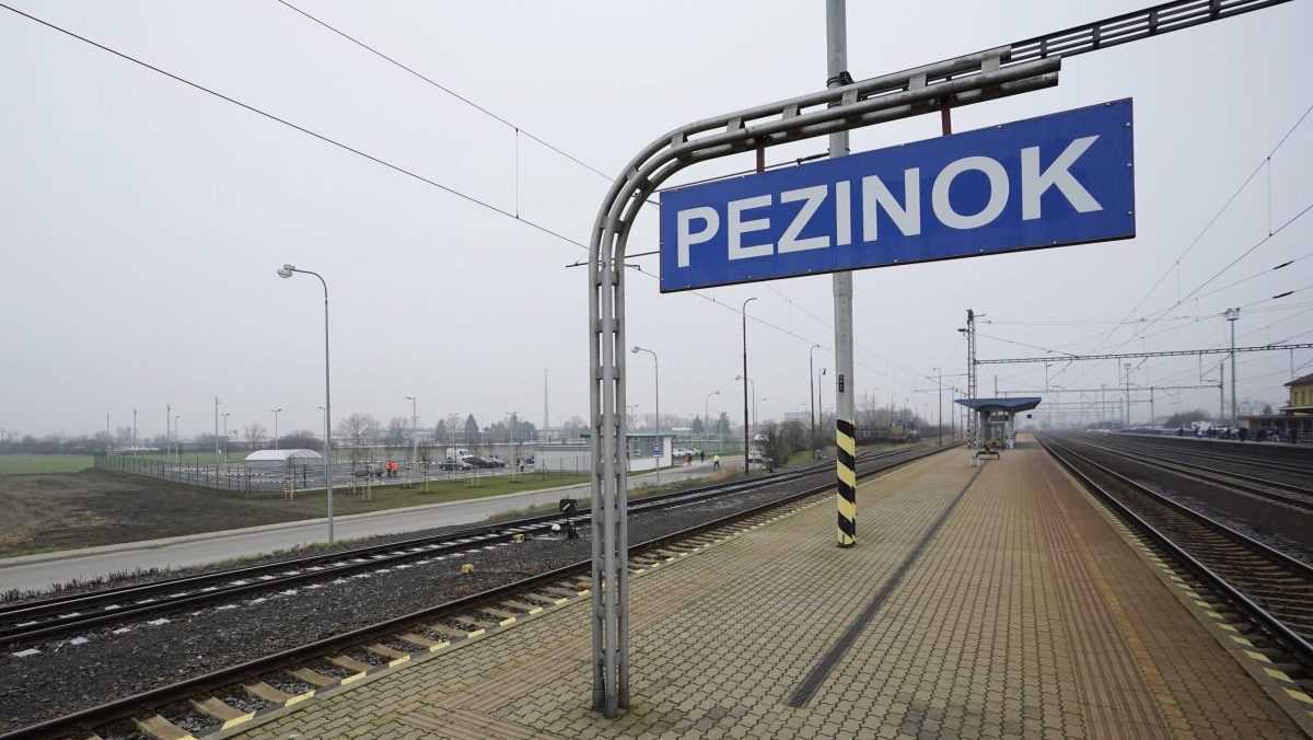 Zrážka vlaku so ženou v Pezinku - Správy STVR