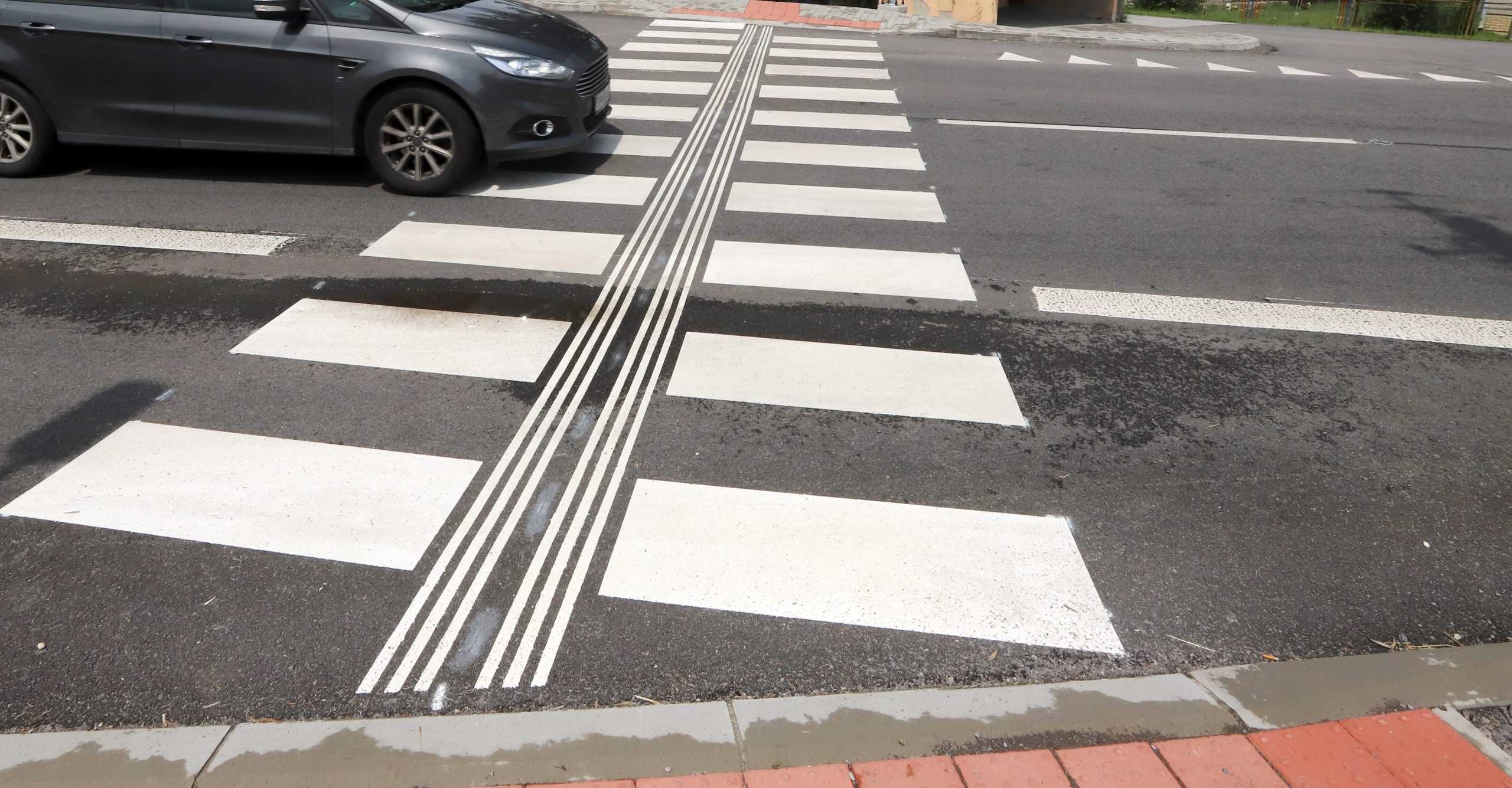 Muža zrazilo auto, keď kráčal po priechode pre chodcov - Správy STVR