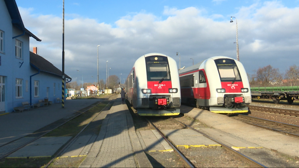 Vlakom z Nitry do Bratislavy po 14 rokoch bez prestupu - Správy STVR