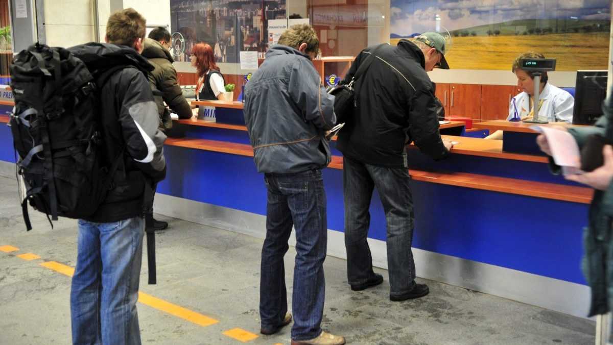 ZSSK zavedie nový poplatok za servis - Správy STVR