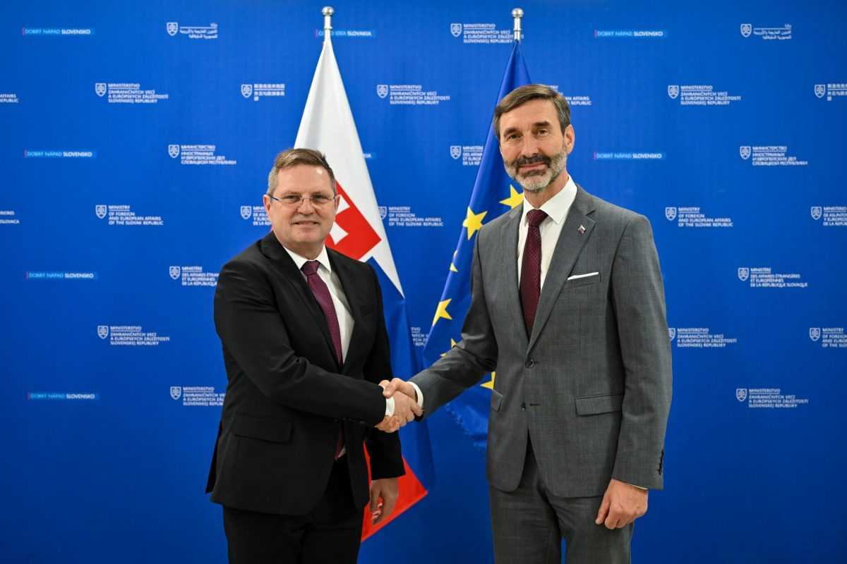 Budúci veľvyslanec v ČR Muránsky prevzal poverovacie listiny- Správy STVR