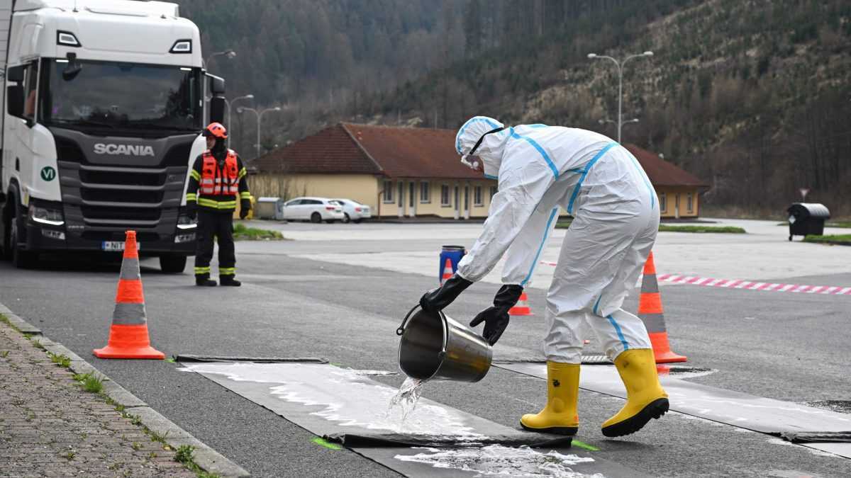 SLAK: ČR na hraniciach so SR od polnoci zruší opatrenia - Správy STVR