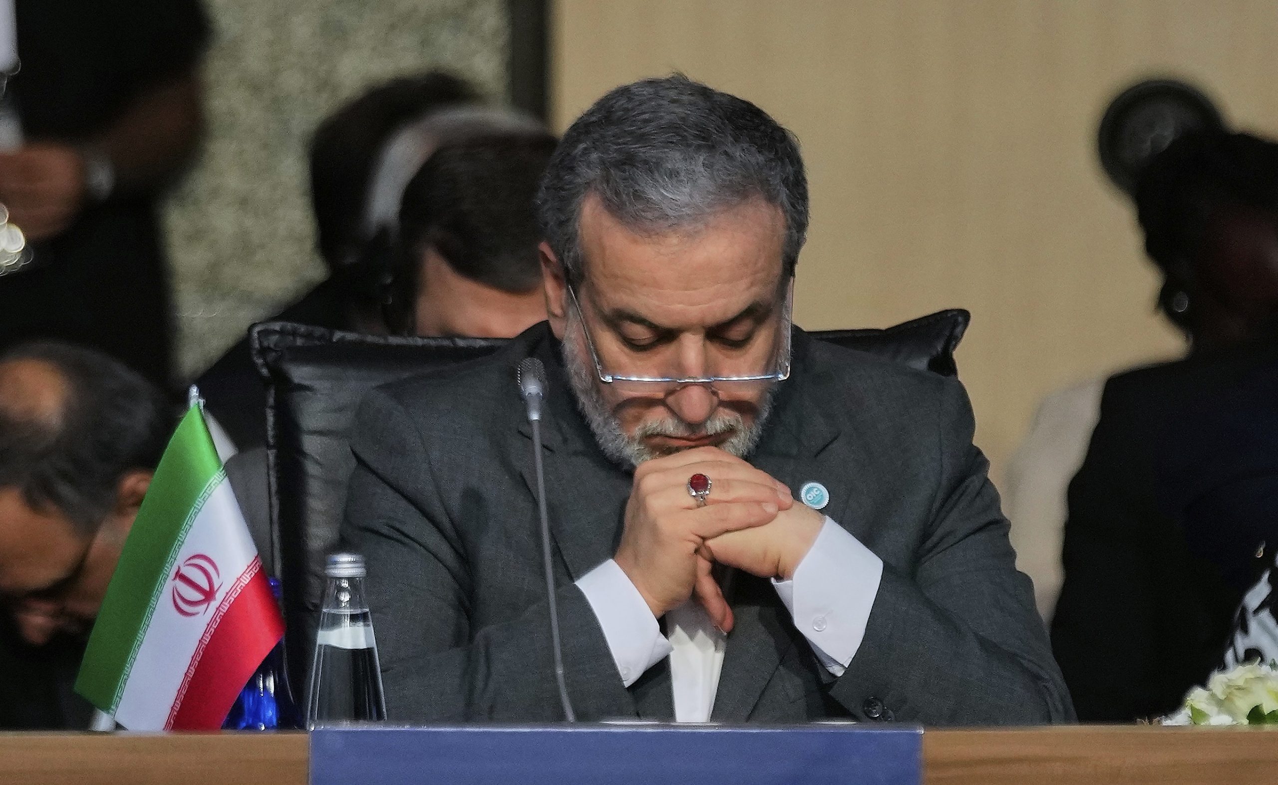 Iránsky minister zahraničia sa stretne s Putinom - Správy STVR