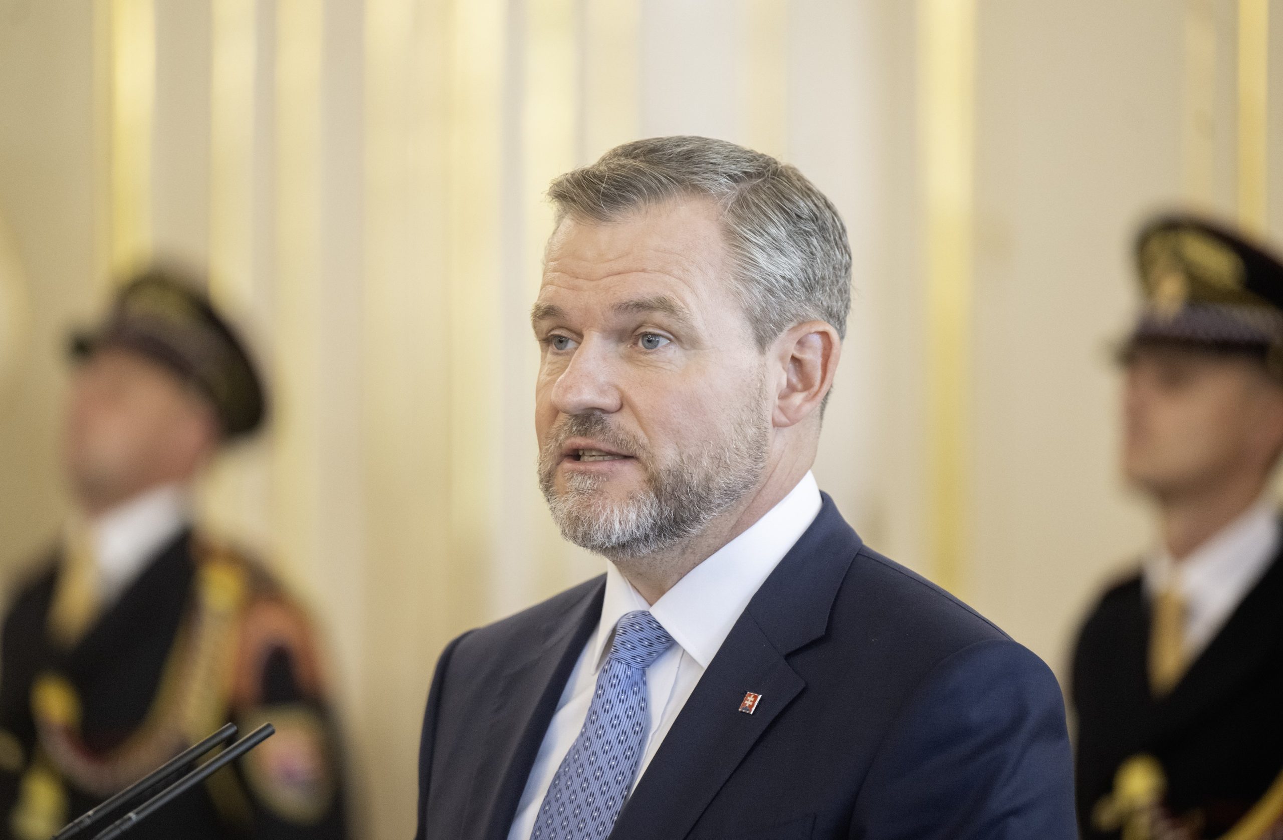 Pellegrini reaguje na snahu SNS znížiť mu plat - Správy STVR