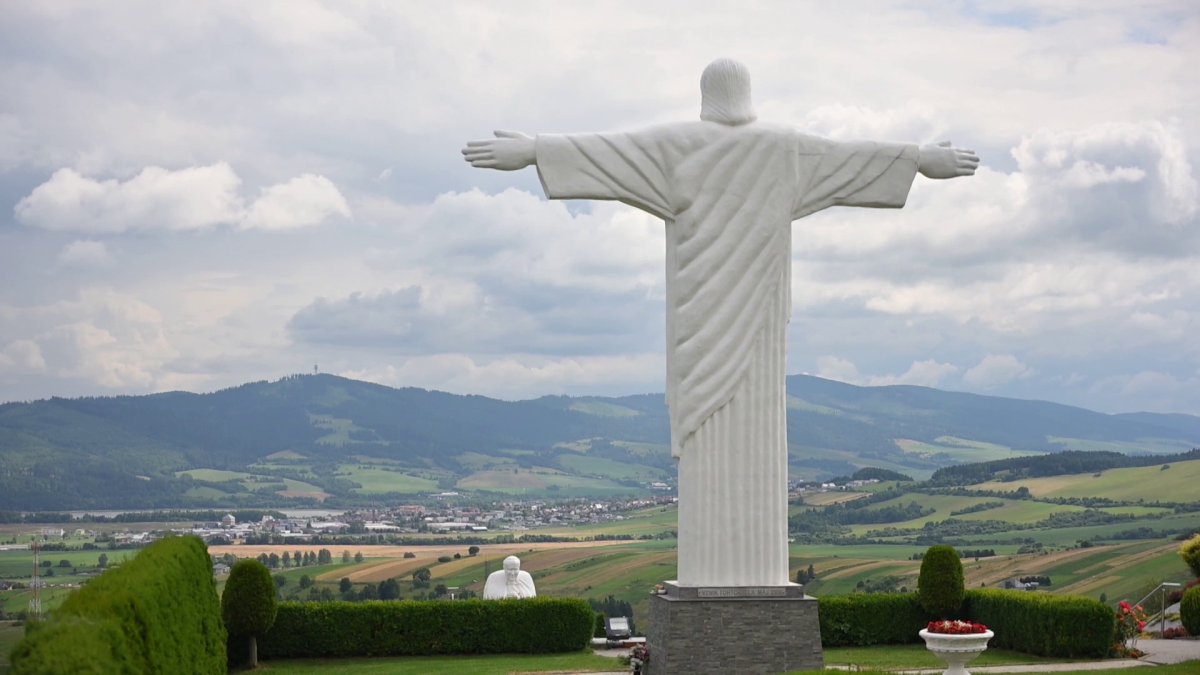 Klin: Najvyššia socha Krista na Slovensku sa stala lákadlom - Správy STVR